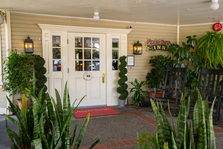 See Photos of Apple Farm Inn