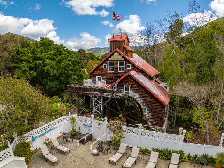 See Photos of Apple Farm Inn