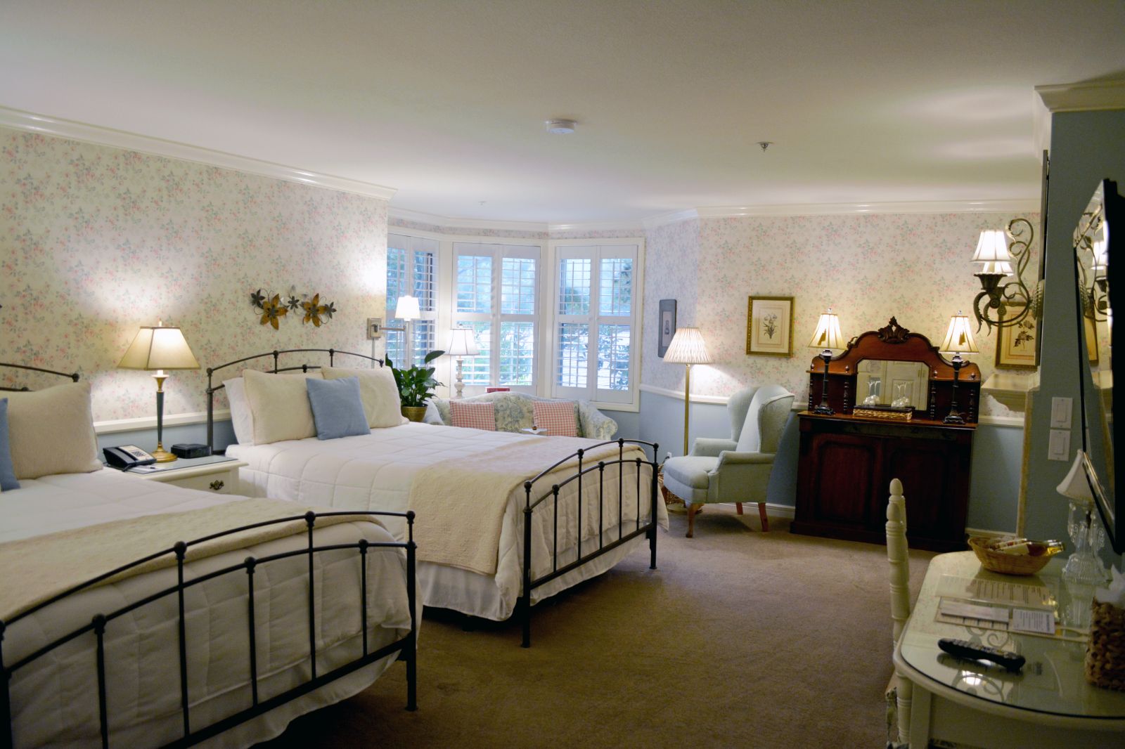 SLO Inn | Apple Farm Inn