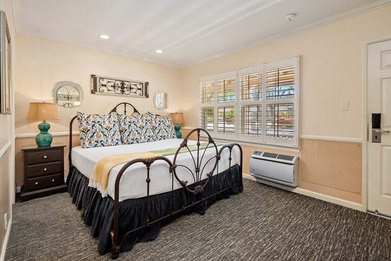 See Photos of Apple Farm Inn